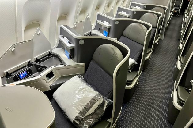 Boeing 777-200 Overview and Seat Map - Airportix
