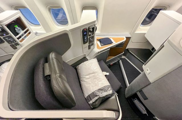 Boeing 777 Overview and Seat Map - Airportix