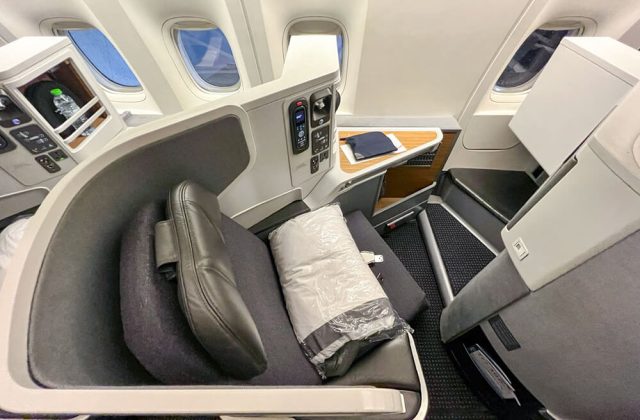 Boeing 777 Overview and Seat Map - Airportix